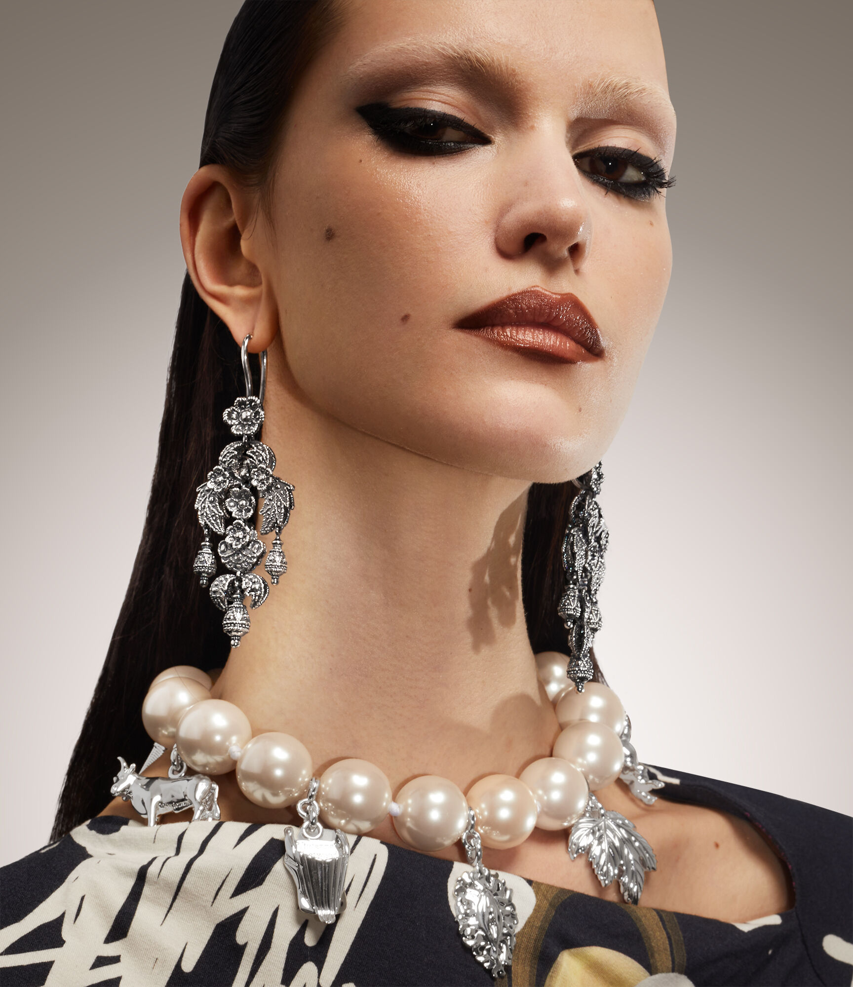 Audrey Earrings in OXI-SILVER | Vivienne Westwood®