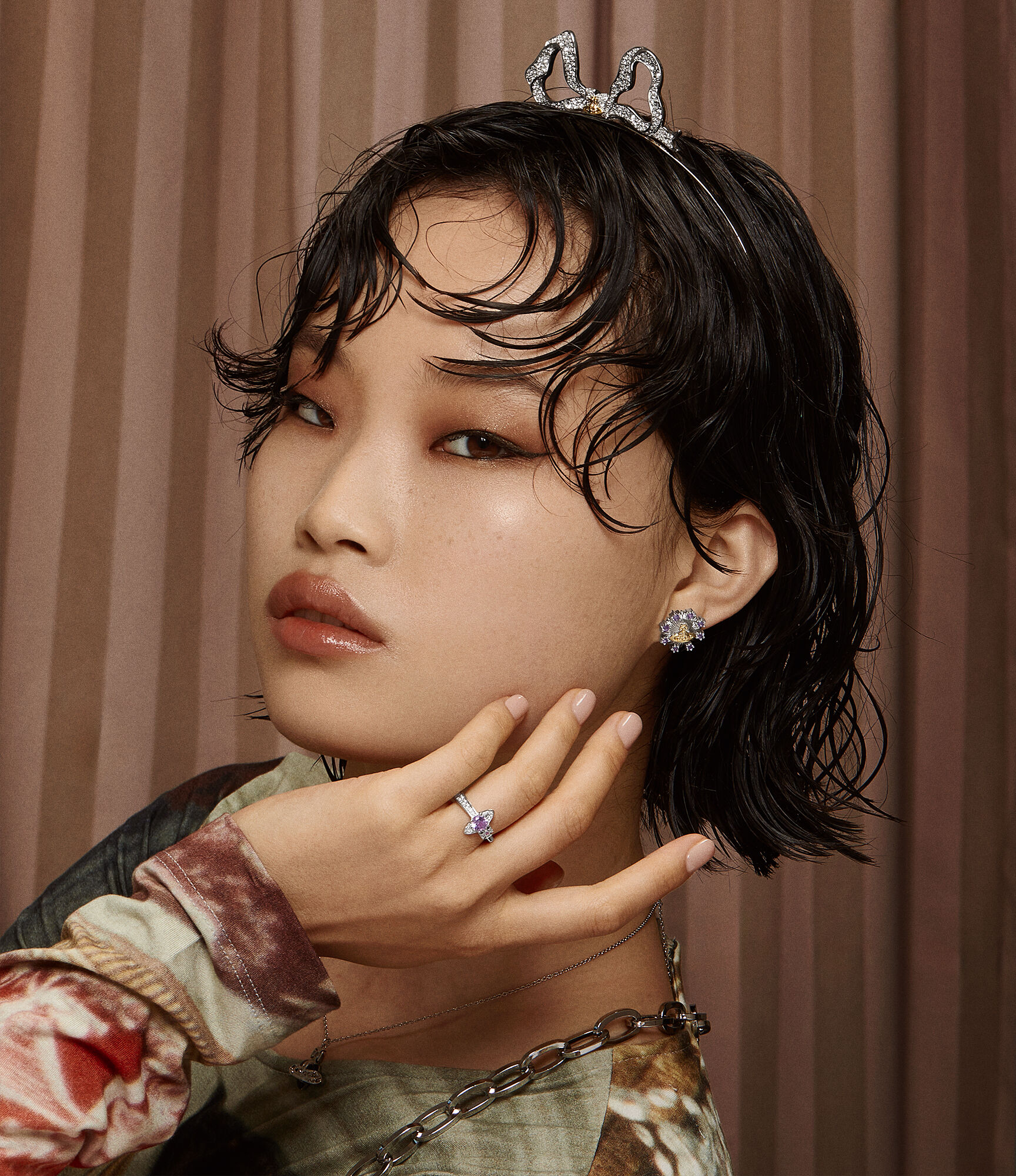 Bow Alice Band in PLATINUM-GOLD-CRYSTAL-Crystal | Vivienne Westwood®