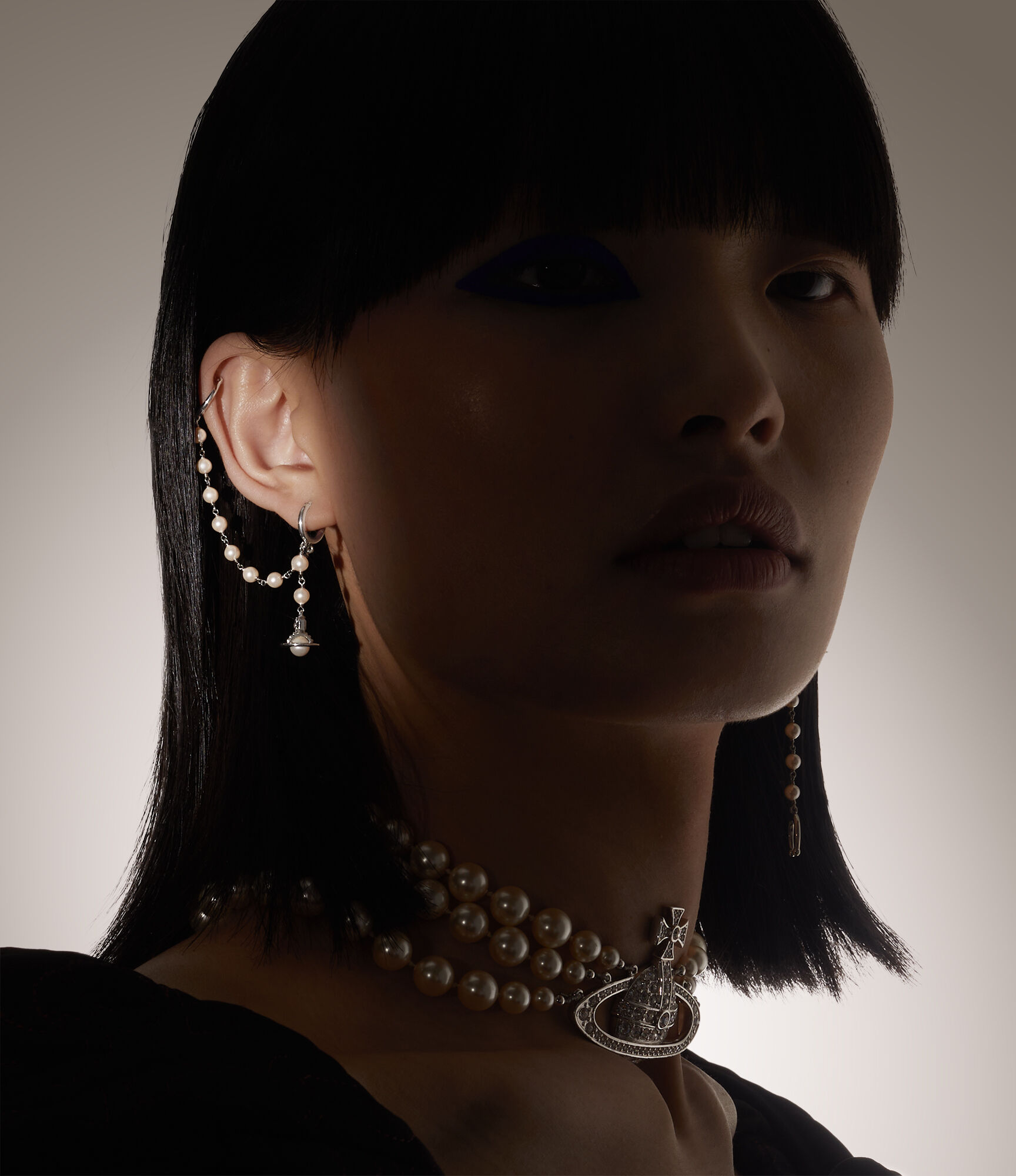 Samara Earrings in PLATINUM-CREAMROSE-Pearl | Vivienne Westwood®