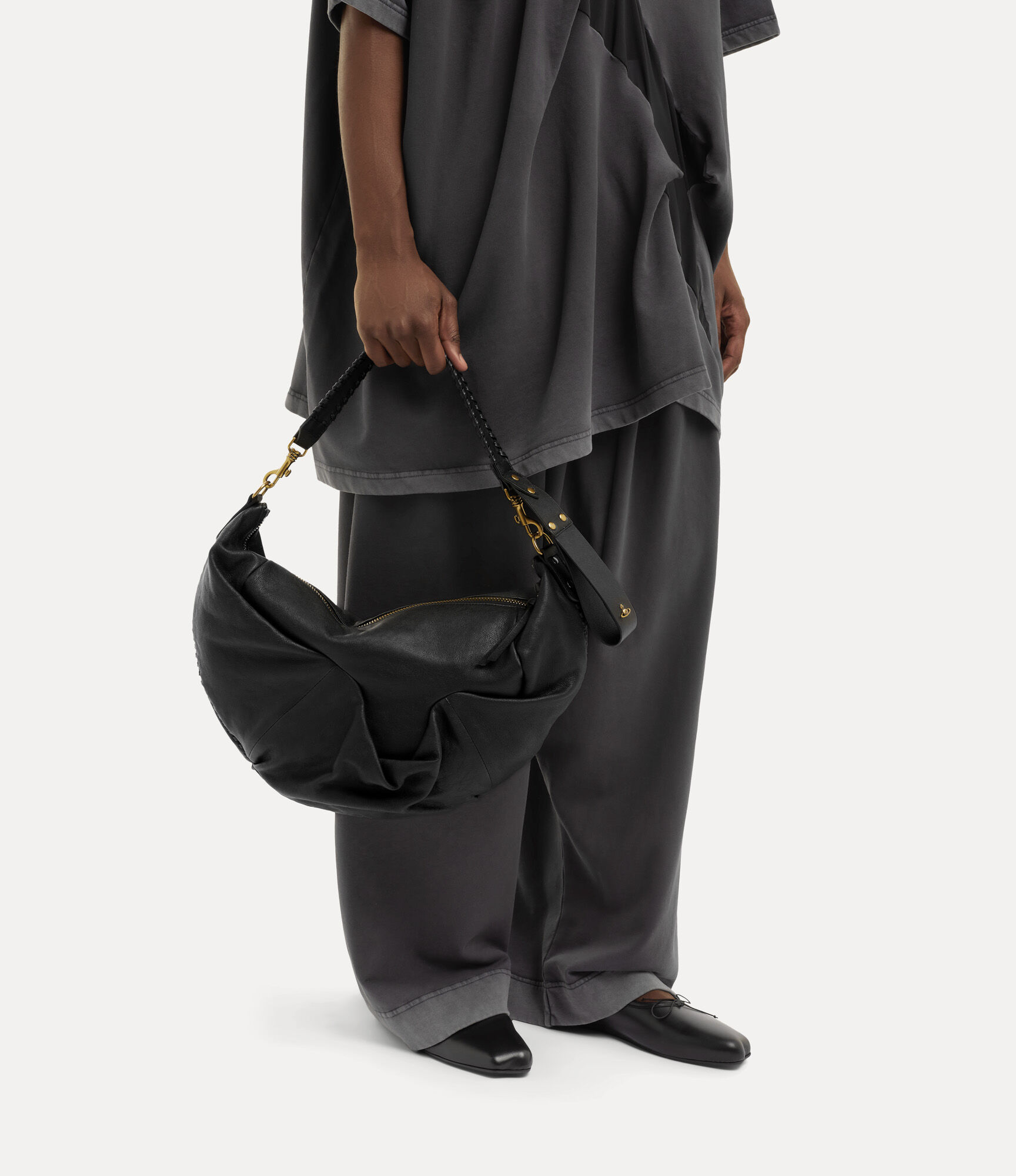 Agnes Medium Shoulder Bag in BLACK | Vivienne Westwood®